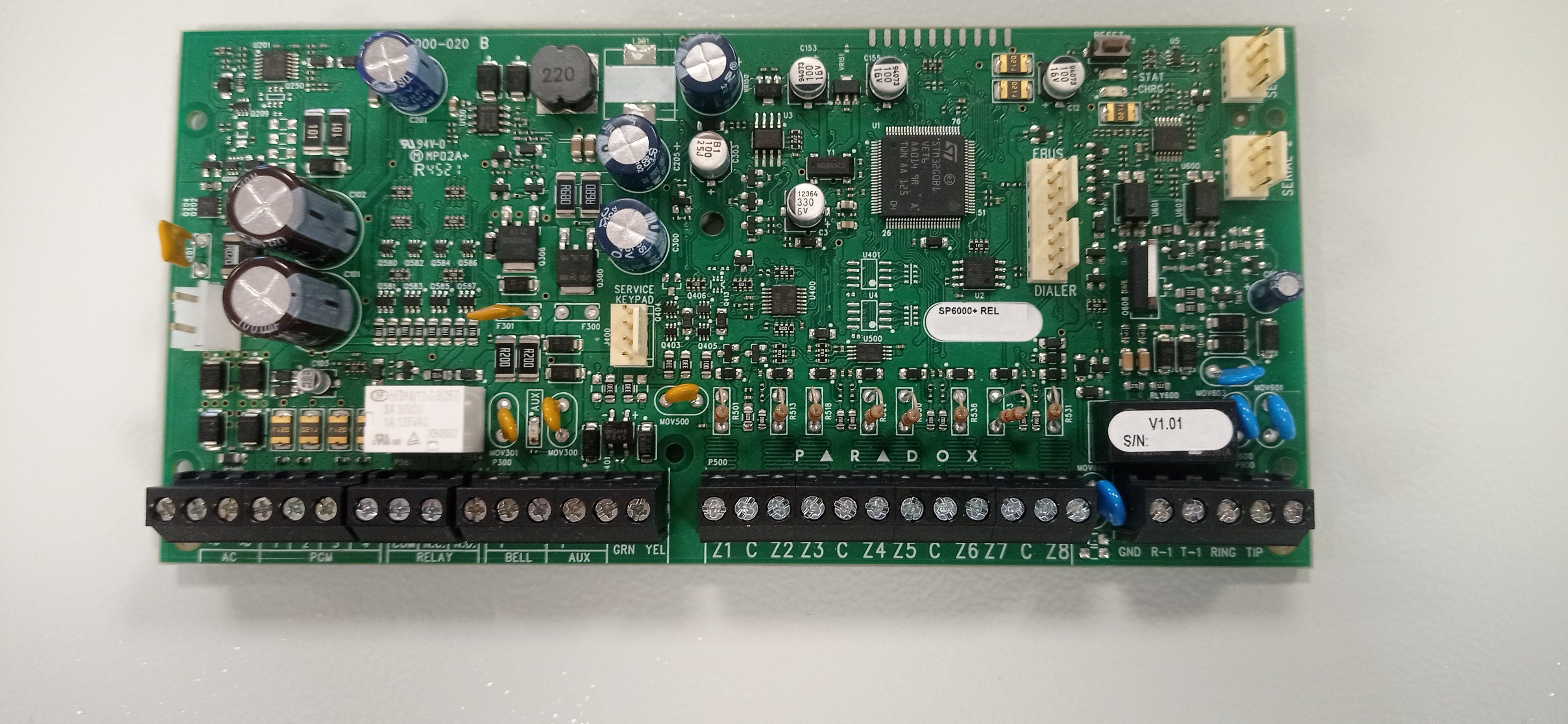 Paradox SP6000+ és K32LCD+ szett - 32 zónás, vezetékes központ szett ...